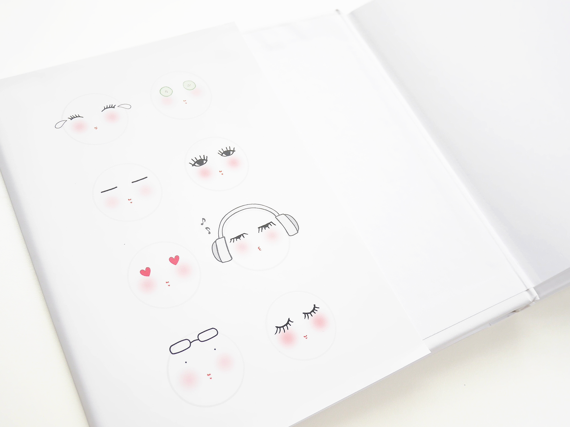 mochiko (book) デザイン・出版 | POMPETTE (デザインデュオ・ポンペット)